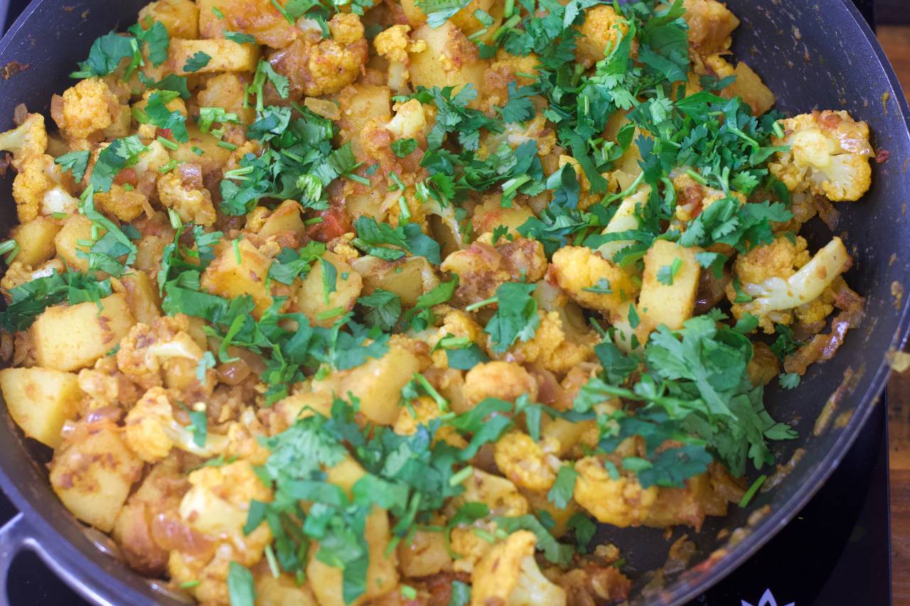 Aloo Gobi Masala Recipe | How to make Aloo Gobi - Subbus Kitchen