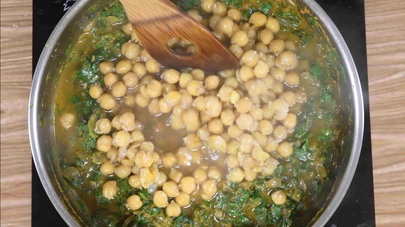 Palak Chole Masala | Spinach Chickpea Curry - Subbus Kitchen