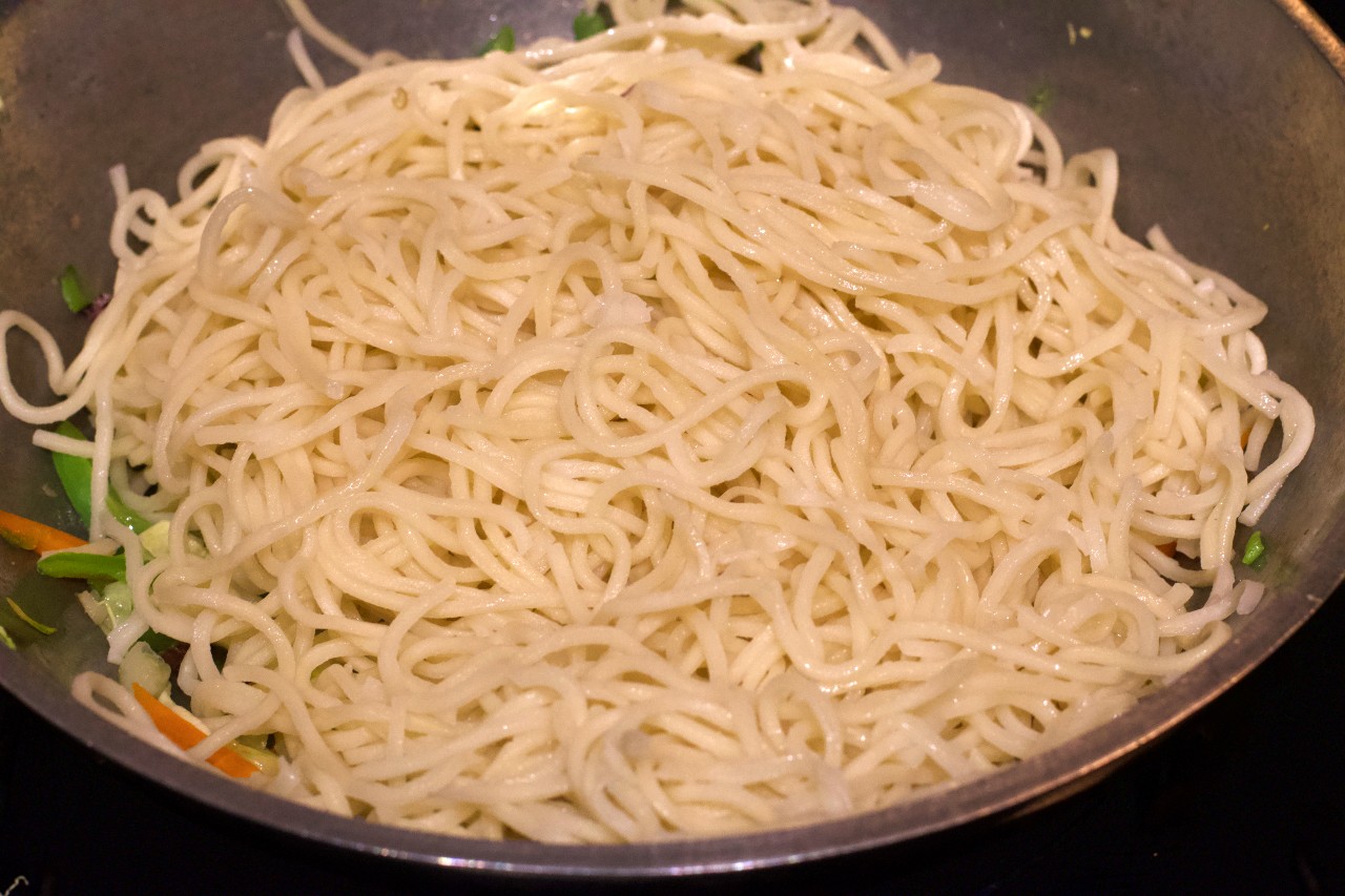 Vegetable Noodles | Veg Hakka Noodles - Subbus Kitchen