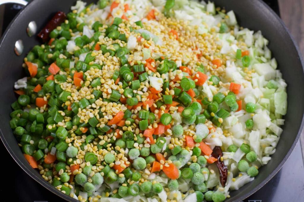 Cabbage Kadamba Curry | Mixed Vegetable Poriyal Recipe - Subbus Kitchen