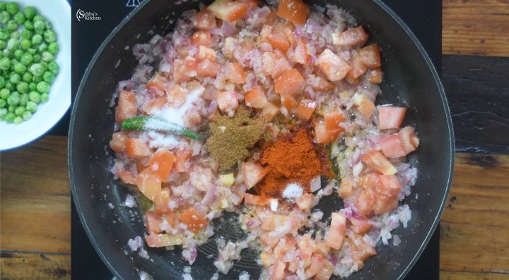 Tava Idli | Spicy Tava Idli | Tawa Idli - Subbus Kitchen