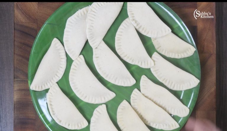 Sweet Somas | Karchikai | Kajjikayalu | Karanji | Diwali Sweets ...