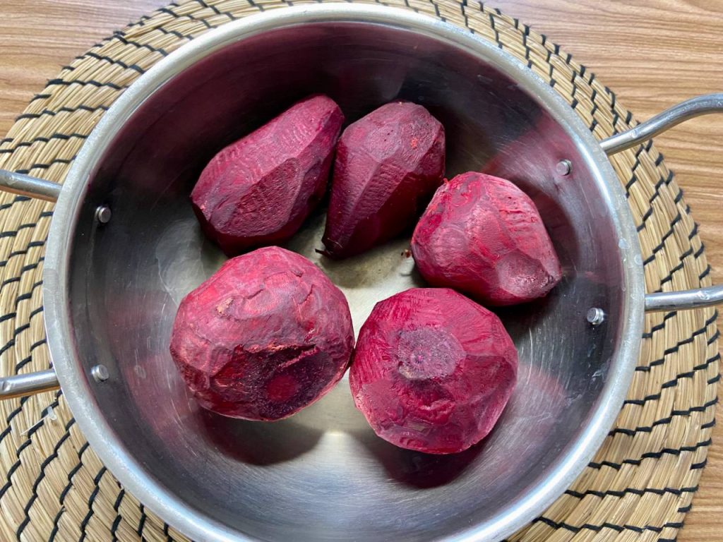 Beetroot Thoran Recipe | Beetroot Poriyal Recipe - Subbus Kitchen