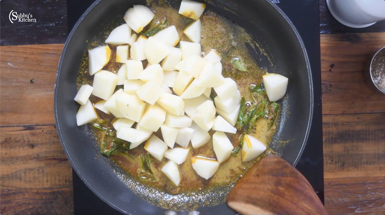 Aloo Patta Gobhi Curry / Potato Cabbage Stir Fry - Subbus Kitchen