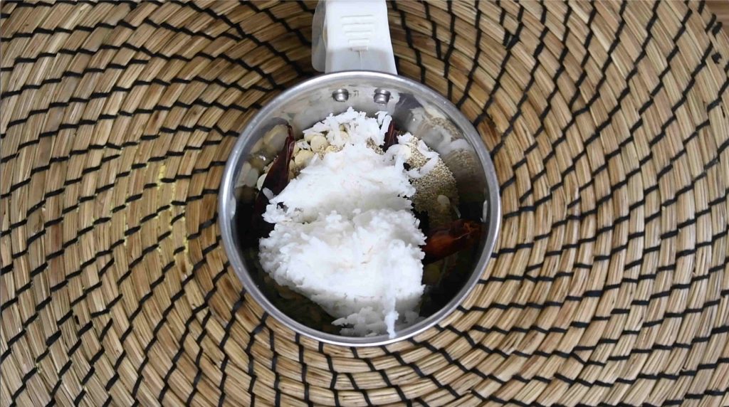 Vengaya Kosu Recipe | Onion Kosu Recipe - Subbus Kitchen