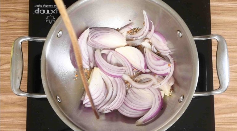 Vengaya Kosu Recipe | Onion Kosu Recipe - Subbus Kitchen