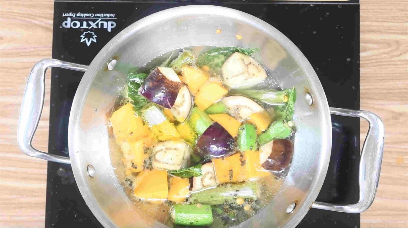 Puli Kuzhambu | Arachuvitta Puli Kuzhambu - Subbus Kitchen