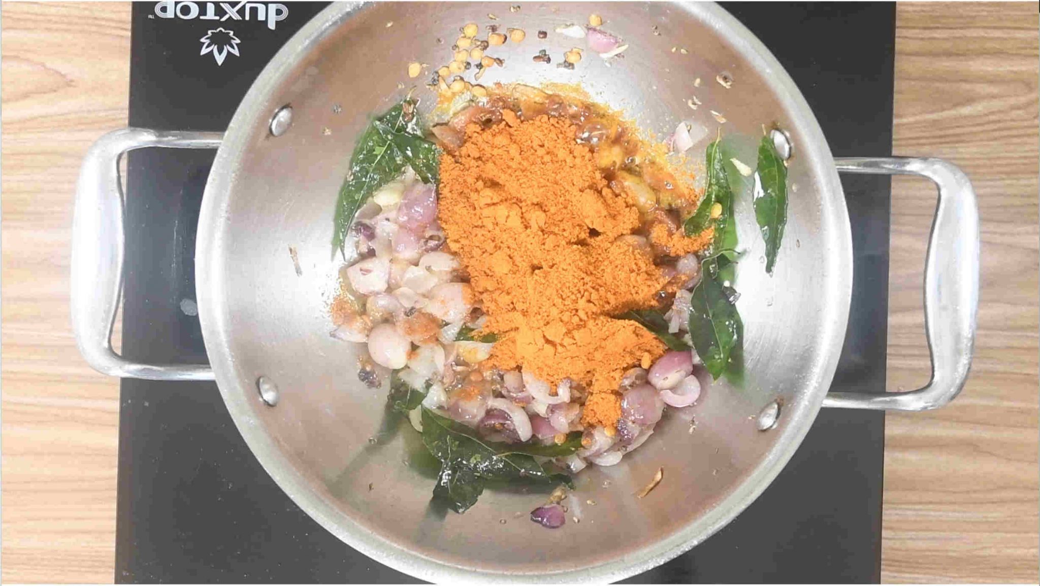 Vengaya Vatha Kuzhambu | Onion Vatha Kuzhambu - Subbus Kitchen