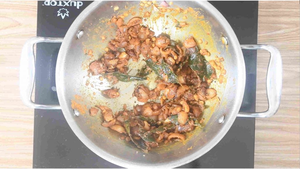Vengaya Vatha Kuzhambu | Onion Vatha Kuzhambu - Subbus Kitchen