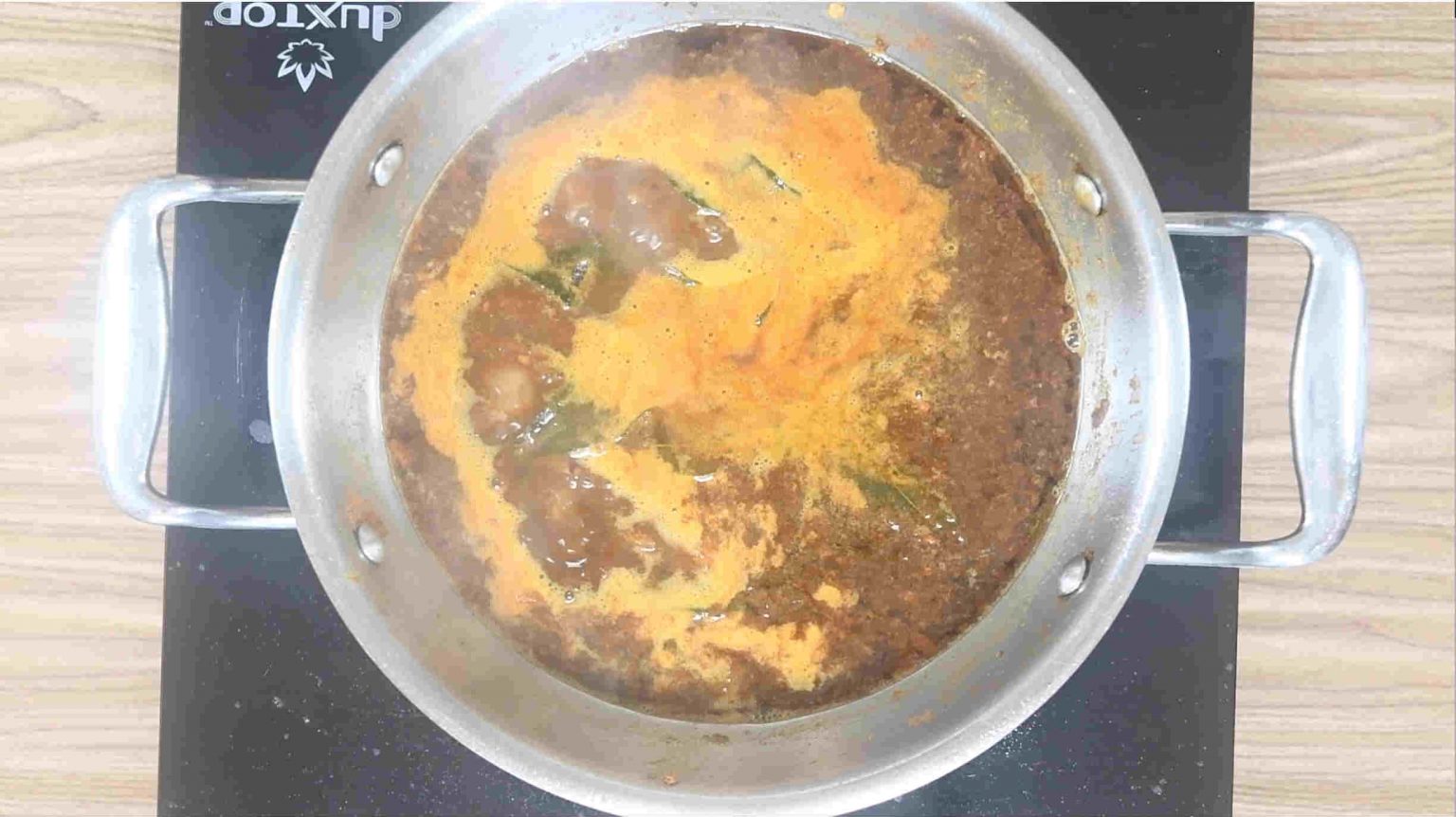 Vengaya Vatha Kuzhambu | Onion Vatha Kuzhambu - Subbus Kitchen