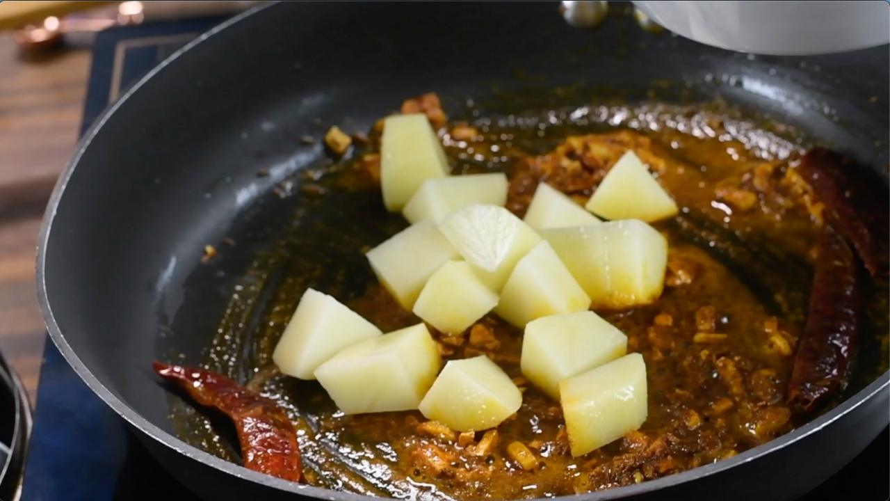 Aloo Palak Recipe | Spinach and Potato Subzi - Subbus Kitchen