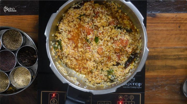 Arisi Paruppu Sadam Recipe | Kongunadu Style Arisi Paruppu Sadam ...